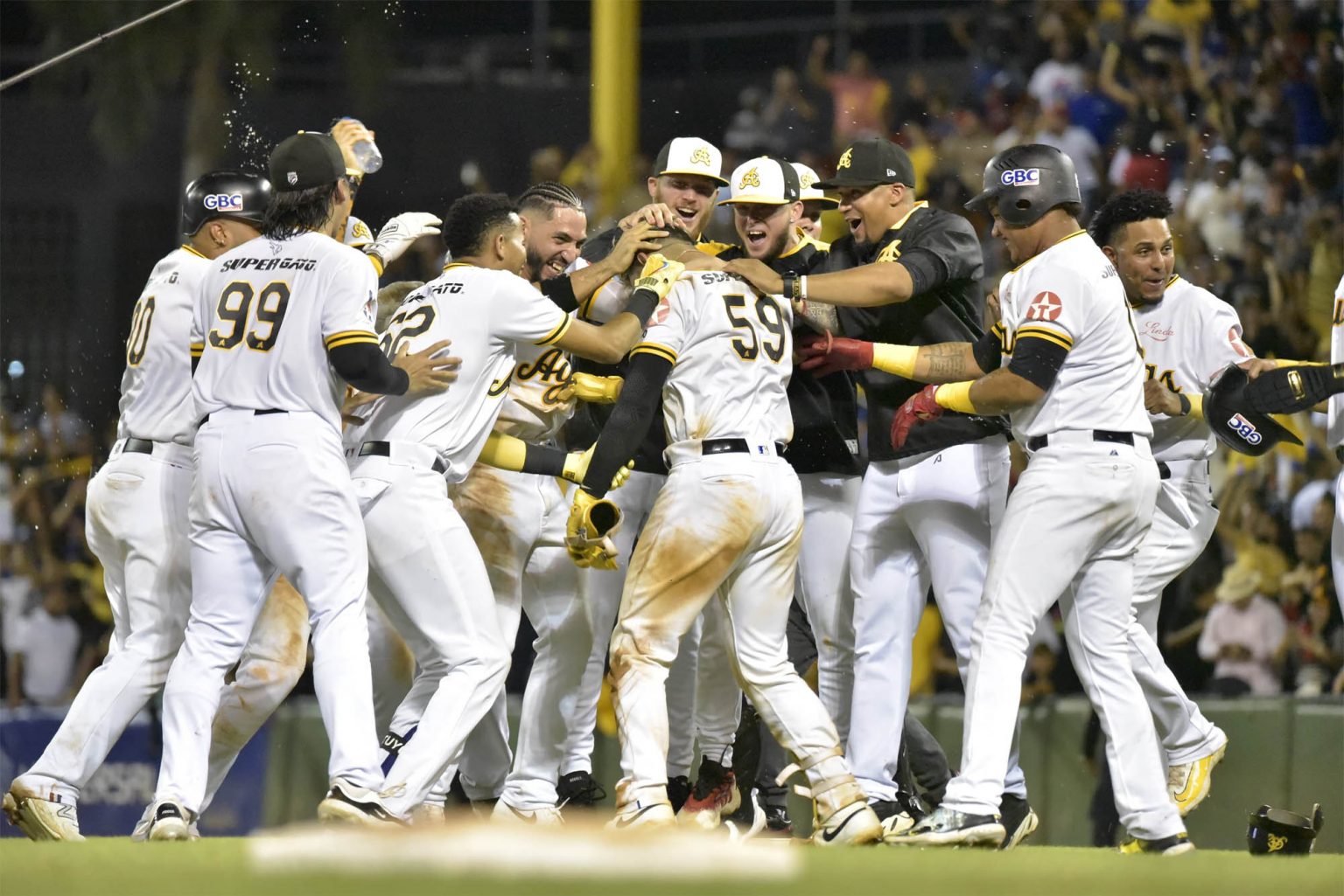 Águilas Cibaeñas dejan tendidos a los Tigres en emocionante victoria en ...