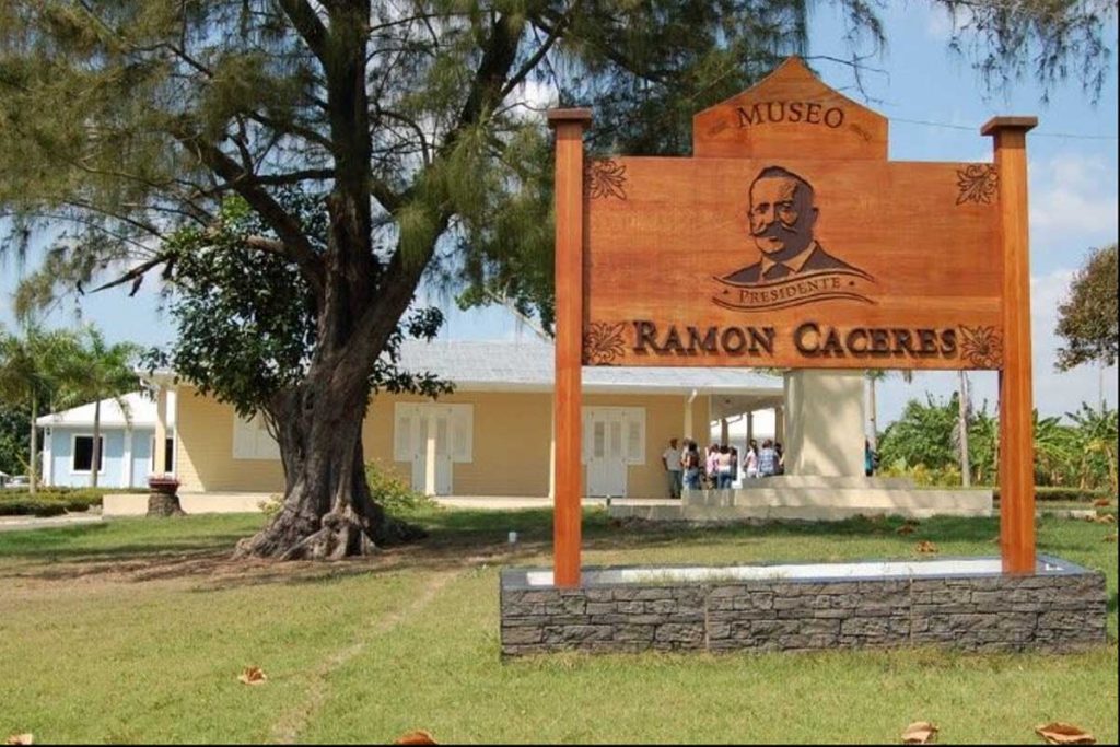 Inauguración de la exposición “80 años: Una historia primer picazo” en ...