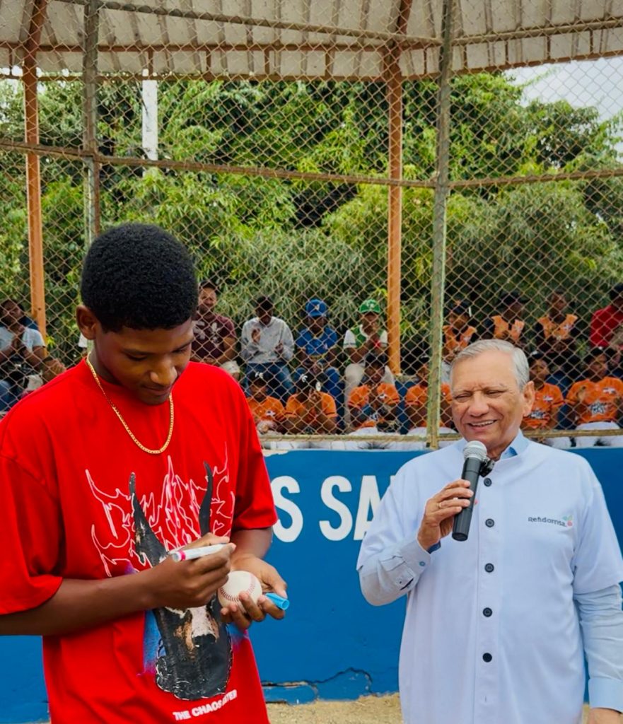 De la copa infantil a las Grandes Ligas: joven de Haina firma con ...