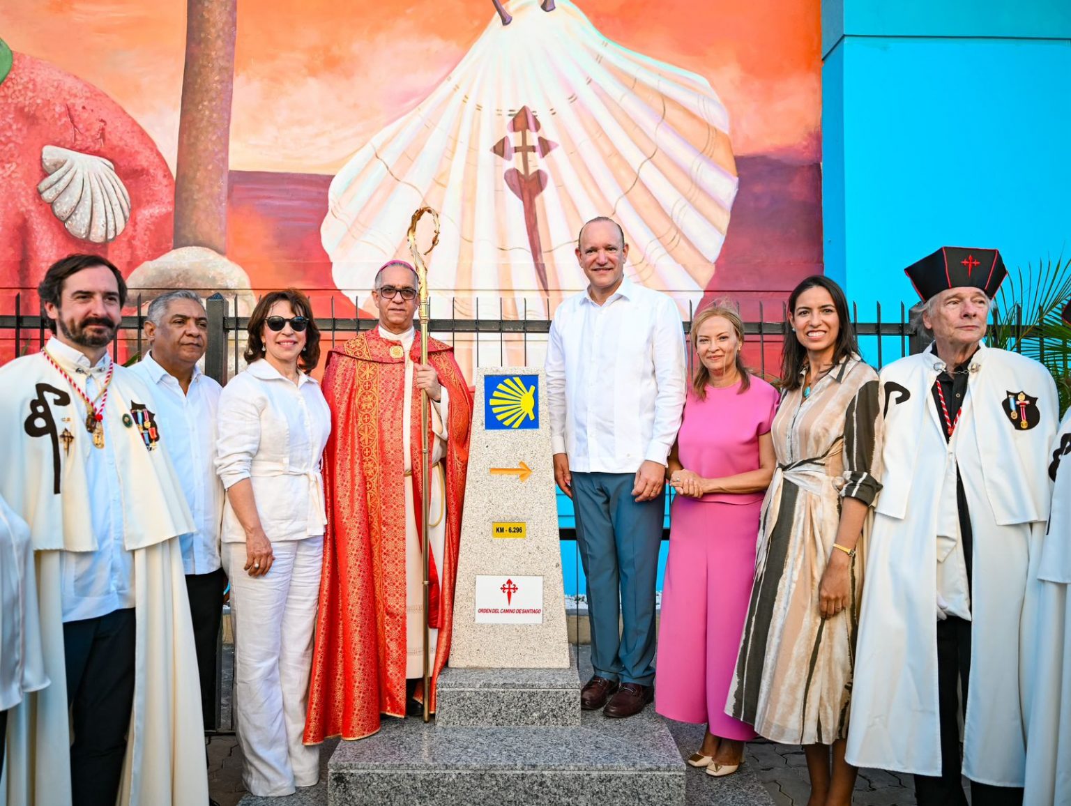 Santiago fortalece su identidad religiosa y cultural con nuevo monolito ...