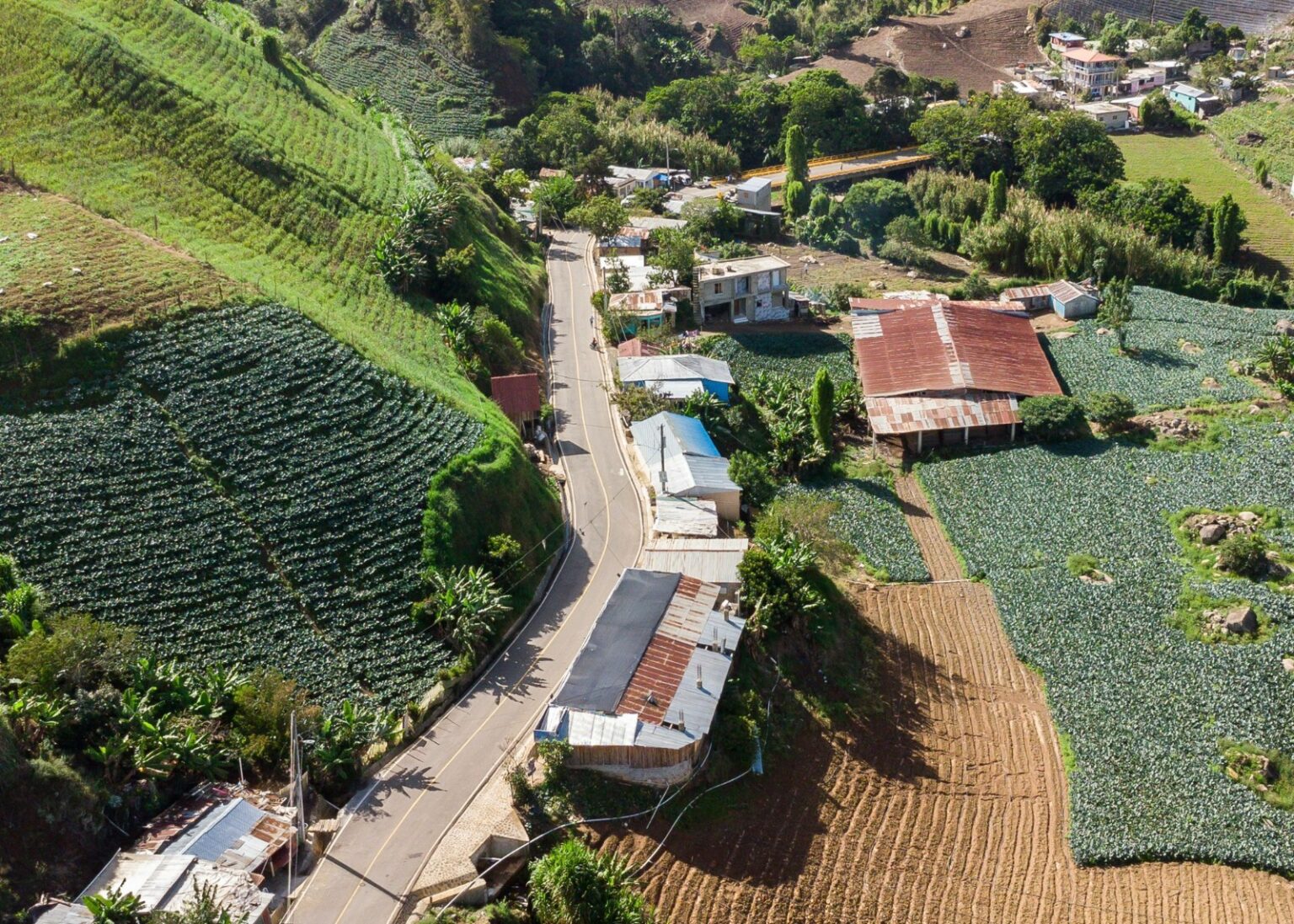 Abinader inaugura carretera al Salto de Aguas Blancas y potencia el ...